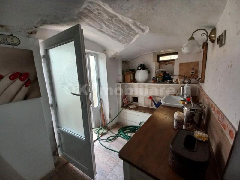 Vanzare Casa cu 5 ari teren, 110mp utili + beci, acces auto in curte ...