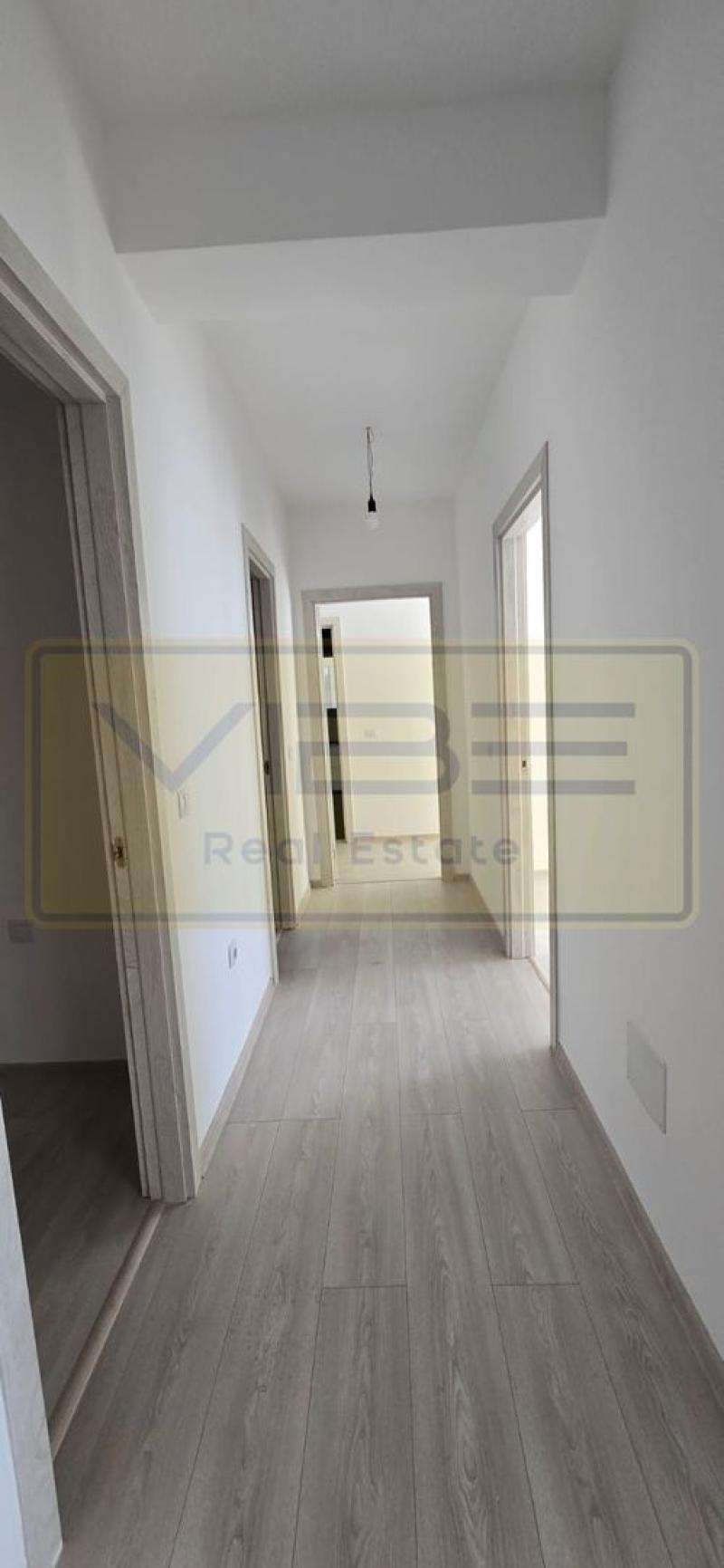 Pacurari - Intabulat - 59mp - Etaj 1,2,3, Parcare inclusa si boxa ...