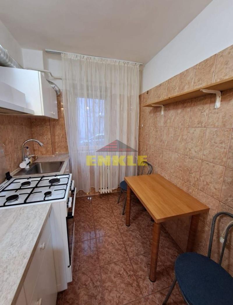 Vanzare apartament 2 camere semidecomandat, Zona Scolii 7, Botosani ...