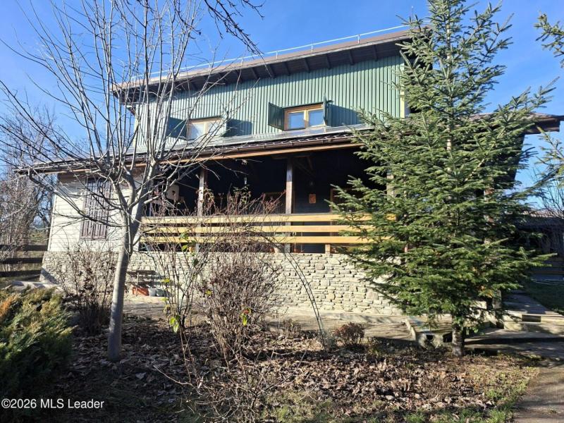 Priveliste de vis, 5 camere + anexe, teren 7000 mp, gata de mutat ...