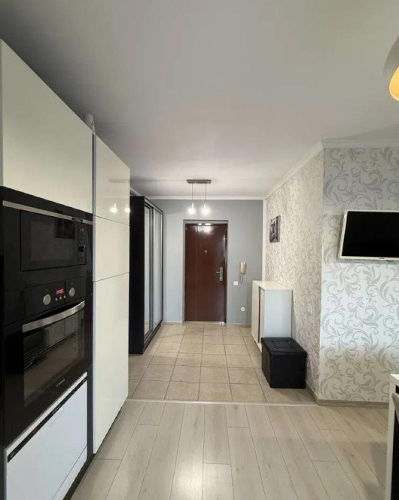 Apartament la cheie cu 3 camere, 61 mp plus terasa 23 mp, zona Leroy ...