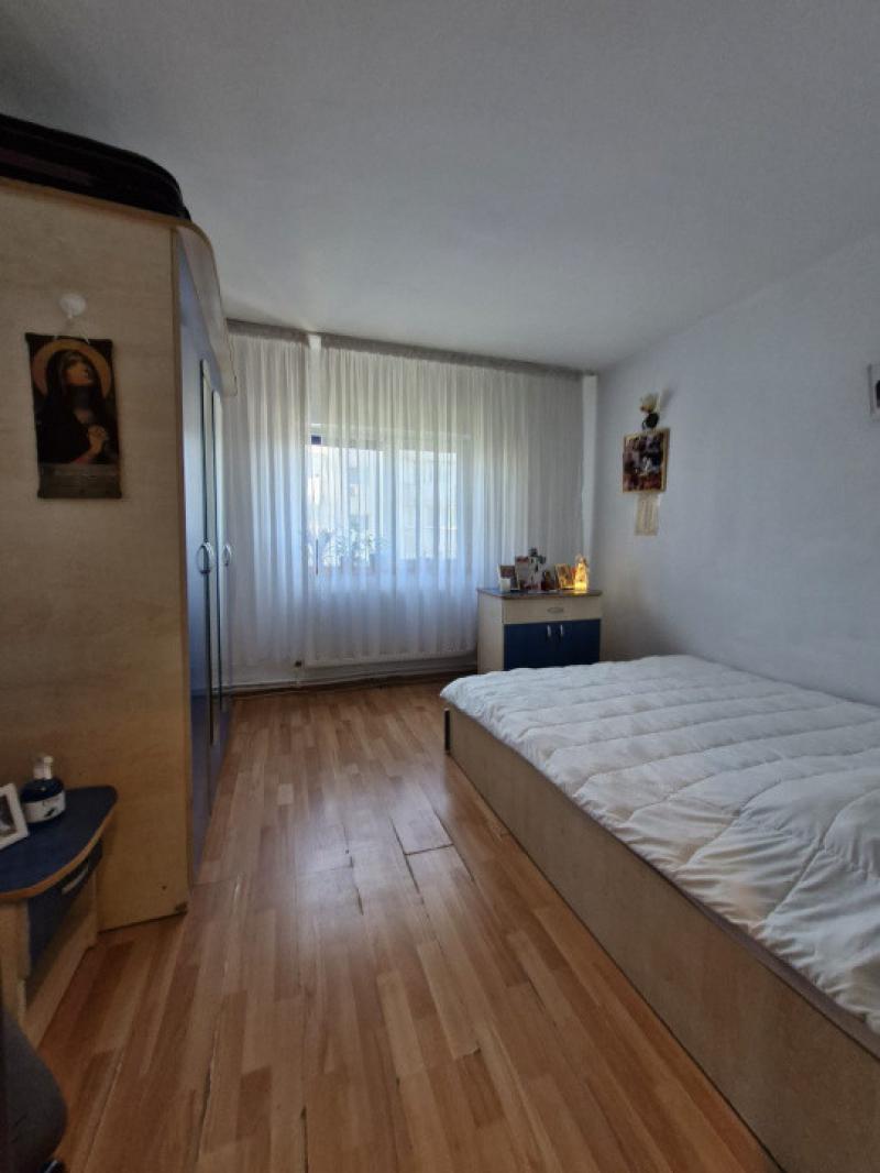 Apartament 4 camere-decomandat-zona Vitan, Bucuresti - CI2683871 ...